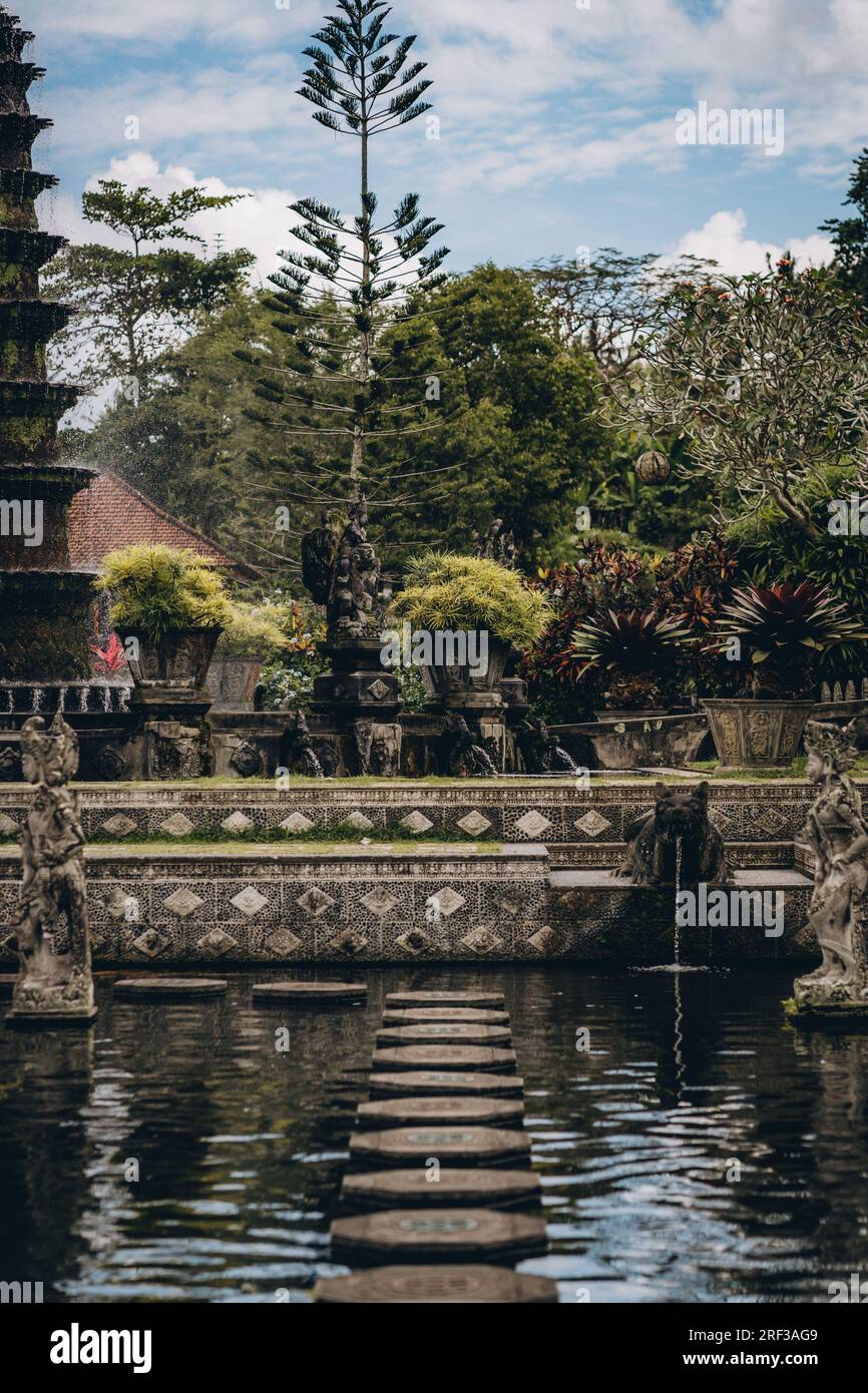 Saraswati temple water. Pura Taman Kemuda Saraswati, Ubud water palace ...