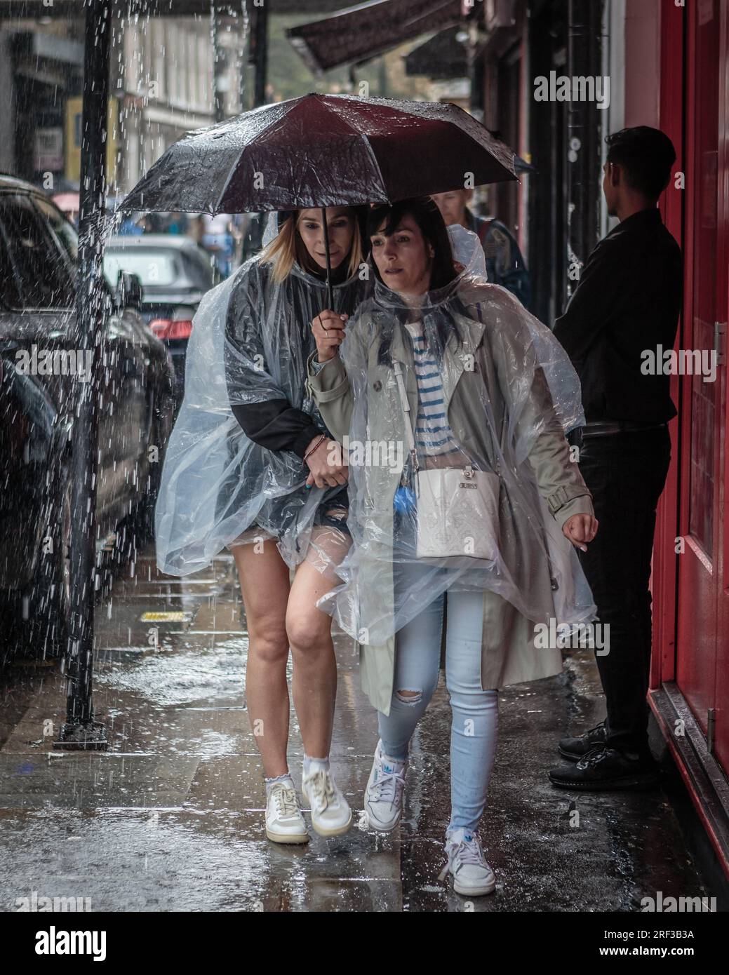 People getting wet hi-res stock photography and images - Alamy