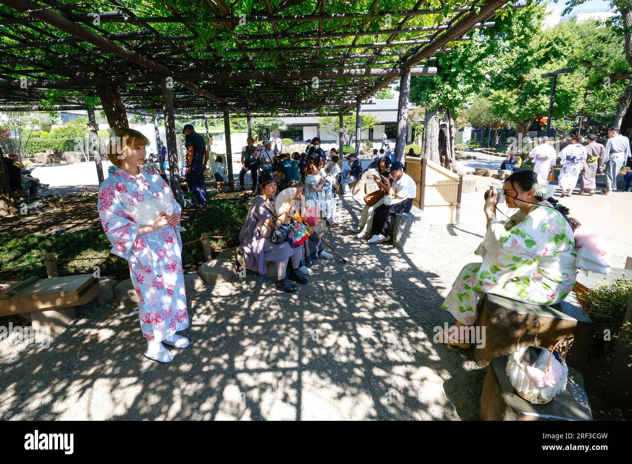 HEAT IN SENSO-JI TEMPLE TOKYO Stock Photo - Alamy
