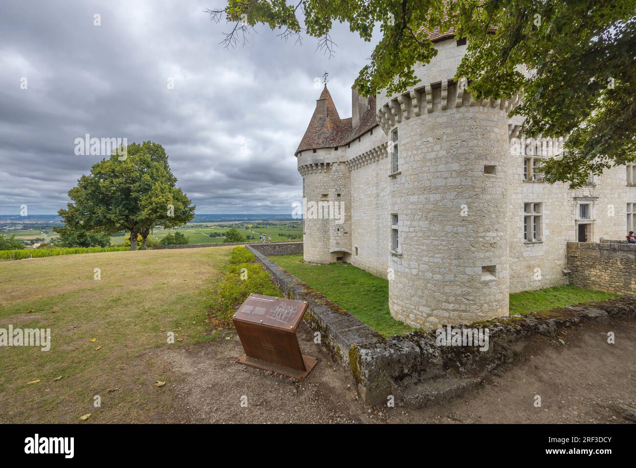 Monbazillac castle (Chateau de Monbazillac) near Bergerac, Dordogne ...