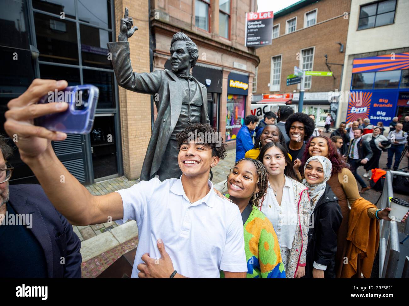 2023 Frederick Douglass Global Fellow, Daniel Hernandez, takes a selfie ...