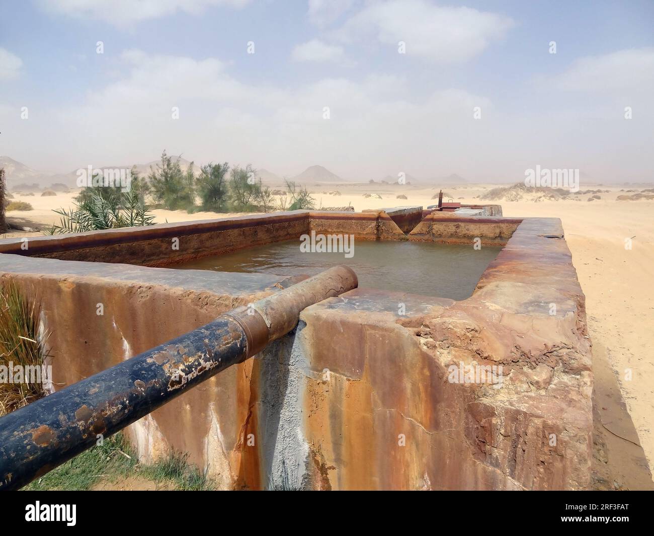 Desert well hi-res stock photography and images - Alamy