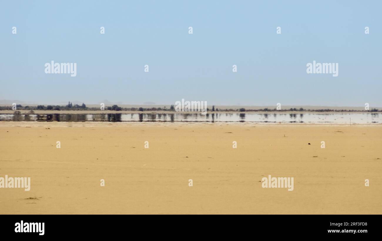 Mirage illusion desert hi-res stock photography and images - Alamy