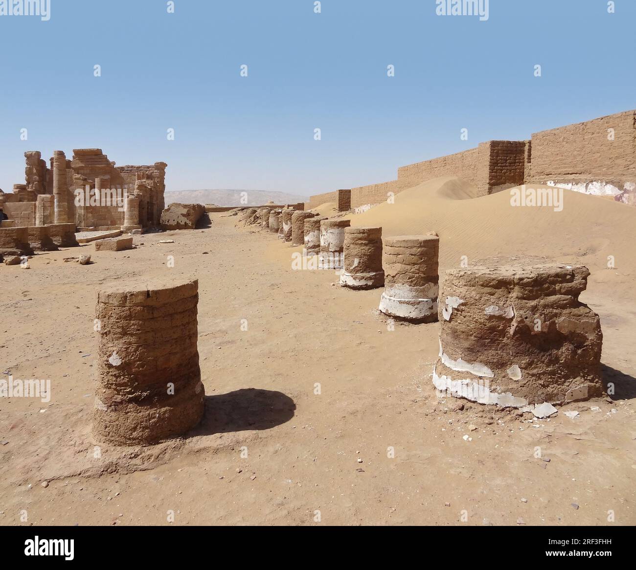 Deir el-Hagar Temple in Egypt Stock Photo - Alamy