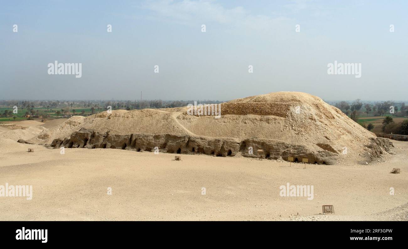 Mastaba M17 at Meidum in Egypt Stock Photo - Alamy
