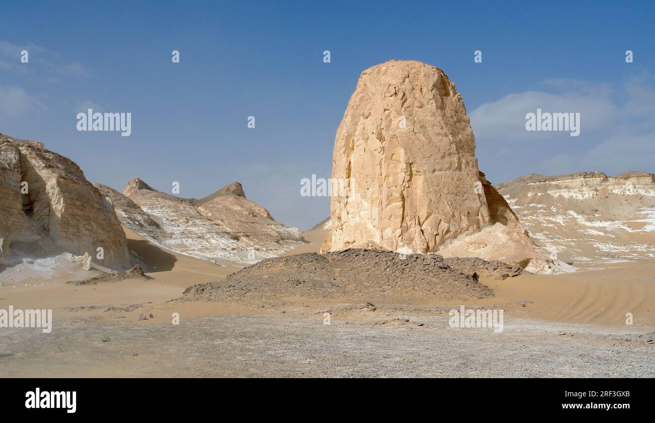 the white desert with rock formation in Egypt Stock Photo - Alamy