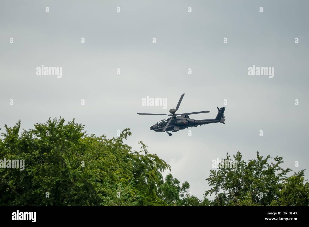 close up of British army AH-64E Boeing Apache Attack helicopter (ZM722 ...