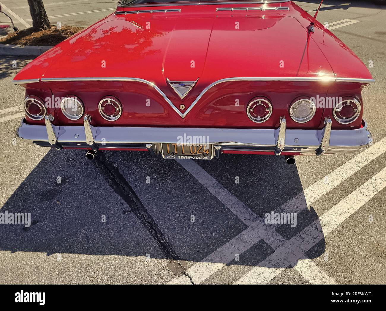 Vintage chevrolet car dealership hi-res stock photography and images ...