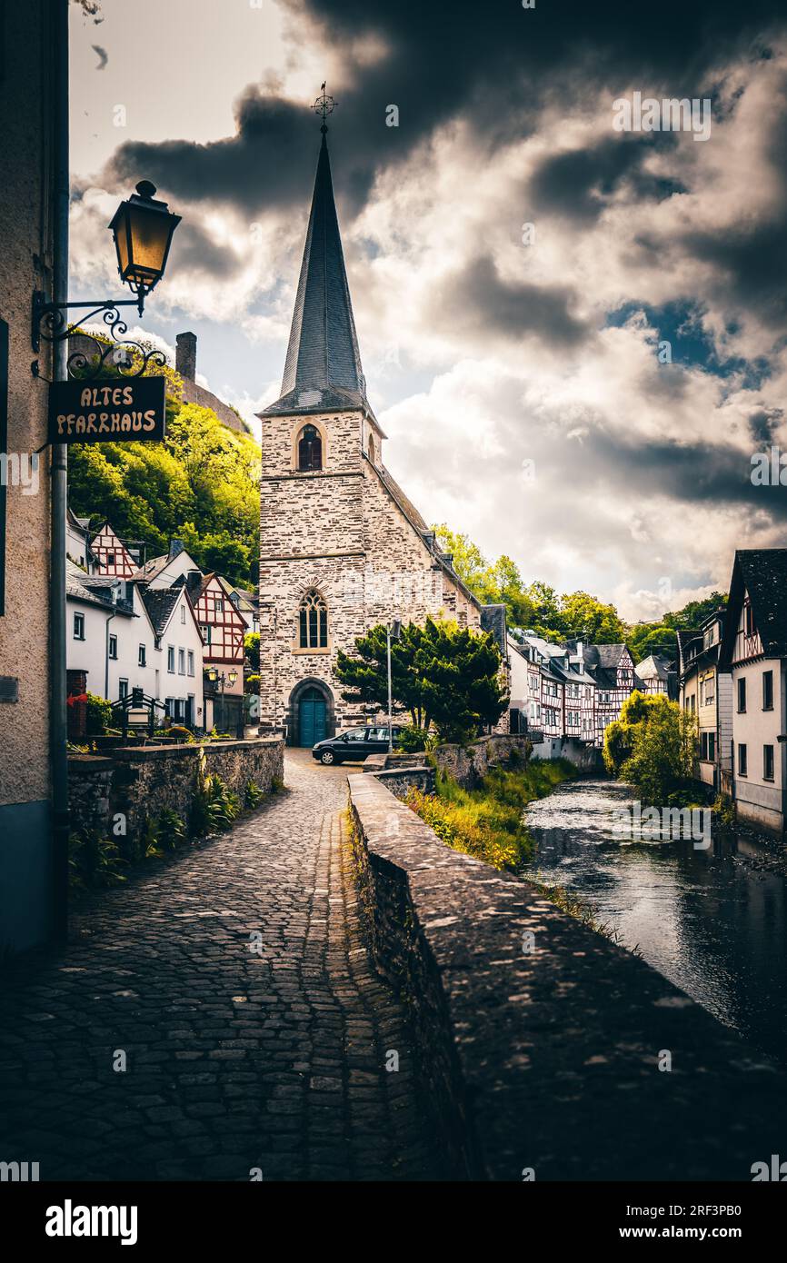 Castles in rhineland palatinate hi-res stock photography and images - Alamy