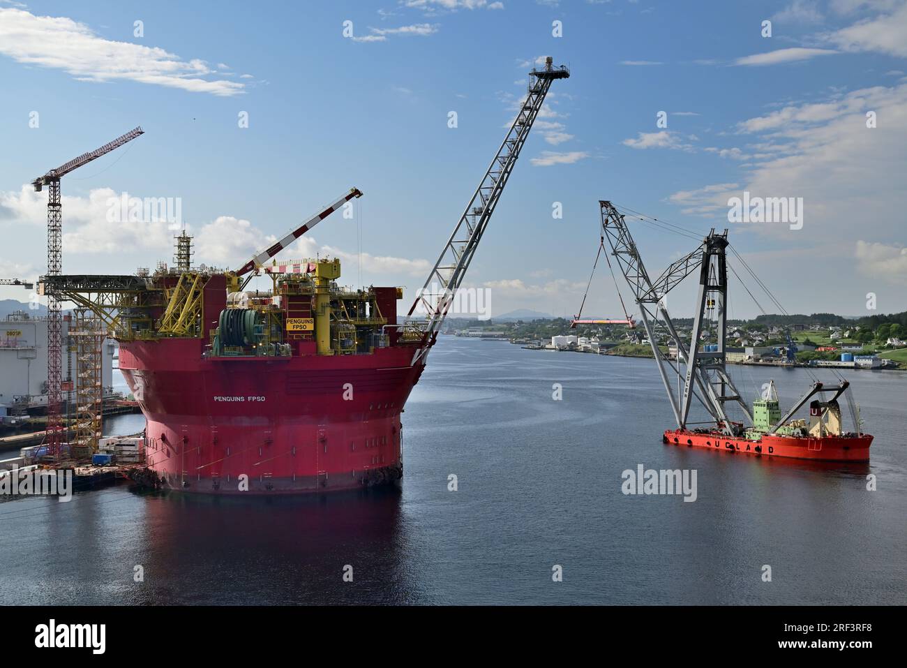 Norwegian crane ship Uglen and floating storage/production vessel ...
