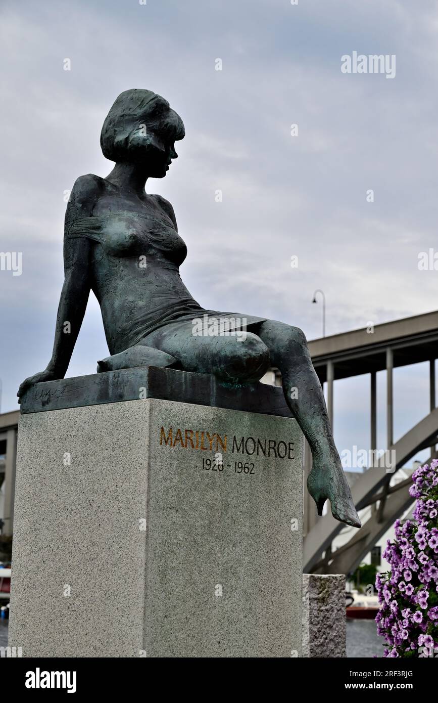 Statue of Marilyn Monroe (1926-1962) on the waterfront at Haugesund in ...