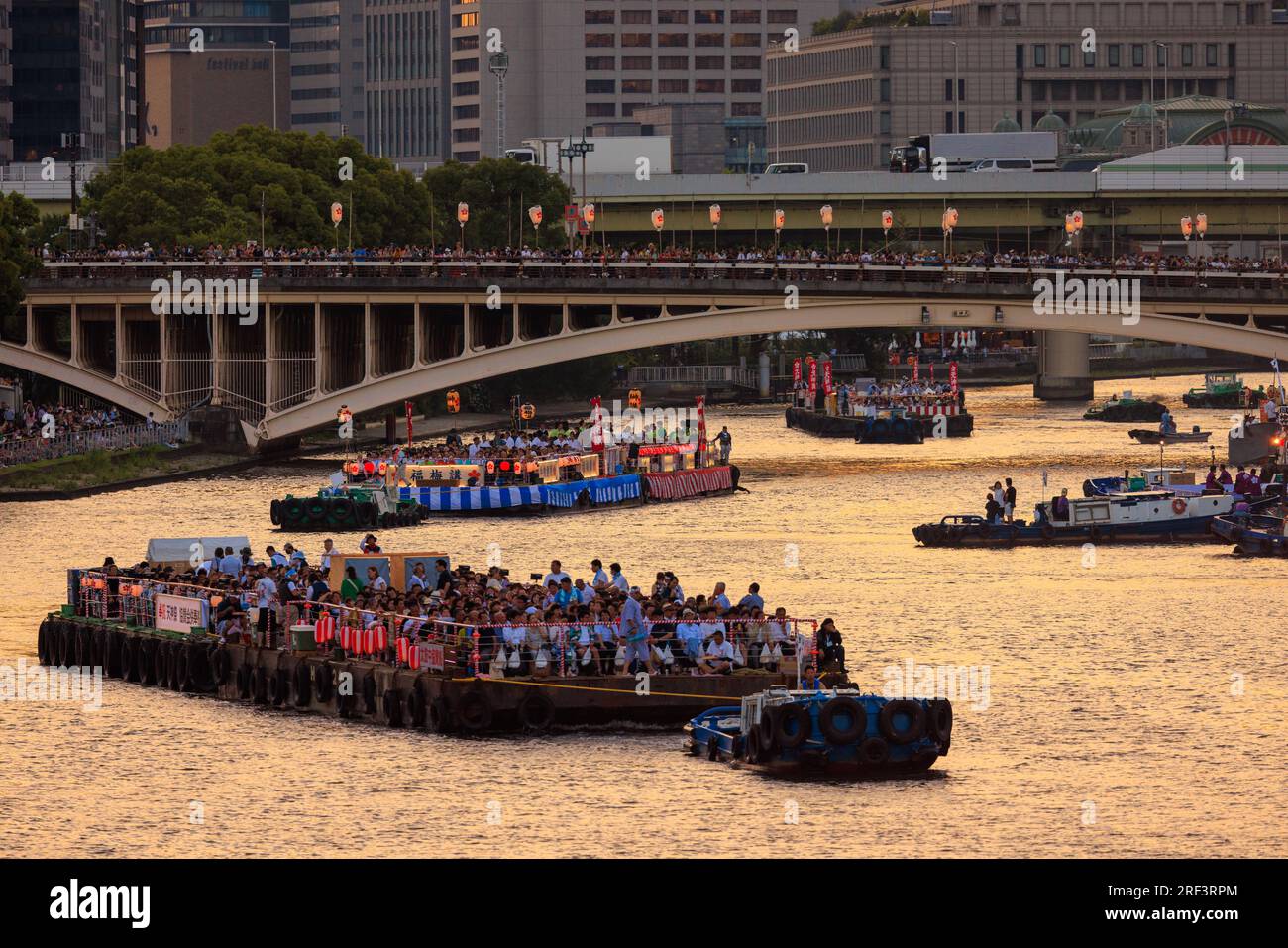 Osaka, Japan - July 25, 2023: Barge convoy pulled by tug boats under ...