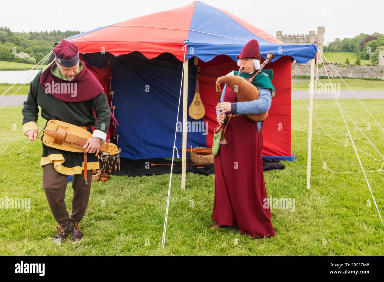 Medieval musical instruments hi-res stock photography and images - Alamy