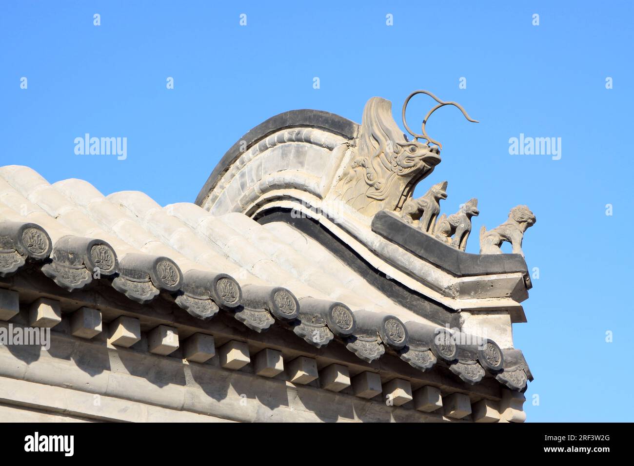 beast modelling on the palace roof Stock Photo - Alamy