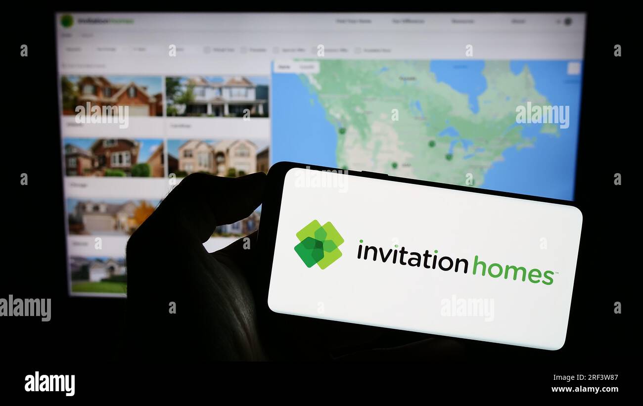 Person holding smartphone with logo of US real estate company ...