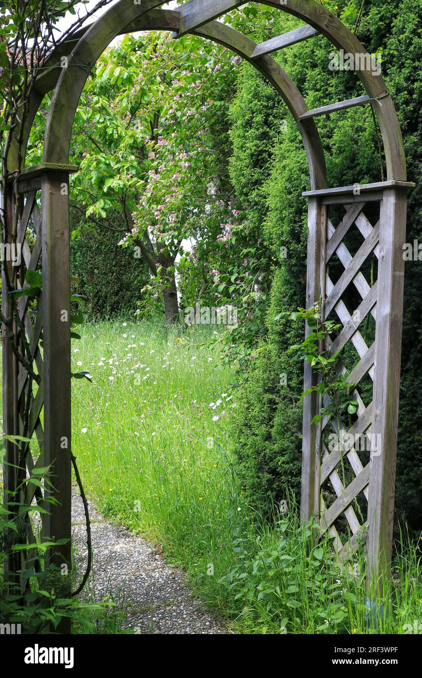 Nature arch green garden hi-res stock photography and images - Alamy