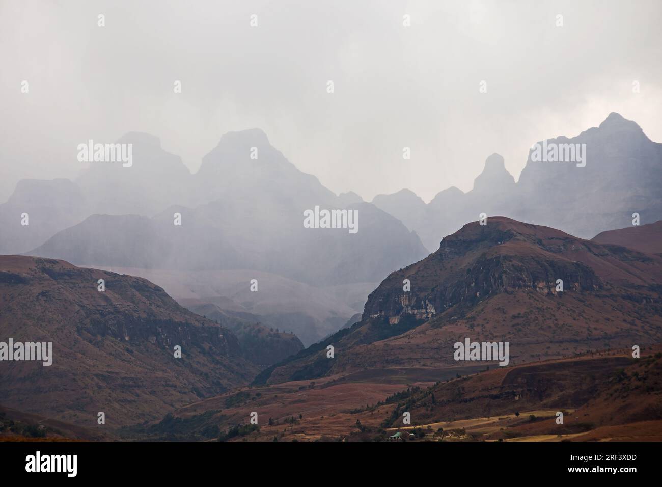 Ukhahlamba drakensberg range hi-res stock photography and images - Alamy