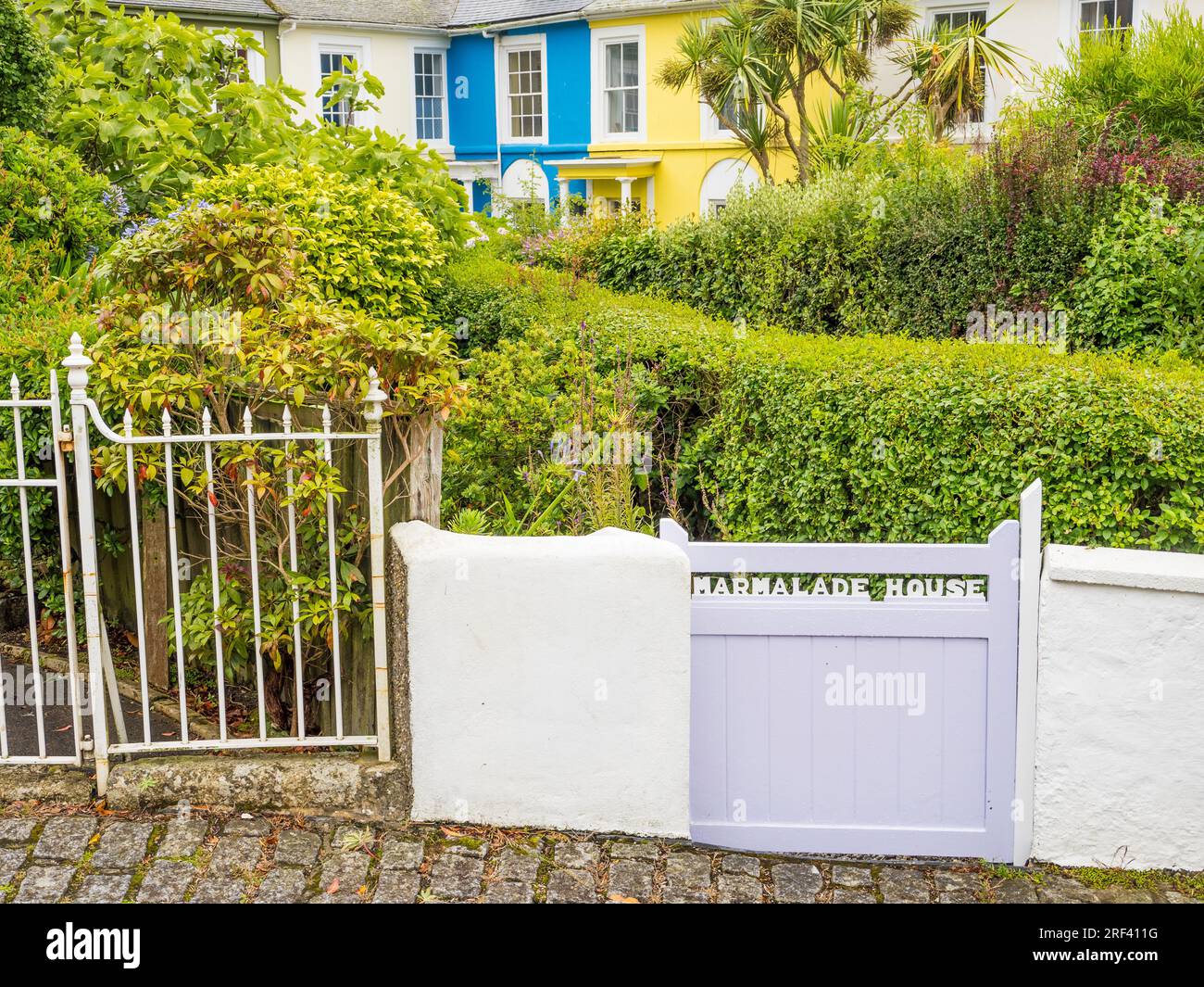 Multi coloured houses hi-res stock photography and images - Alamy