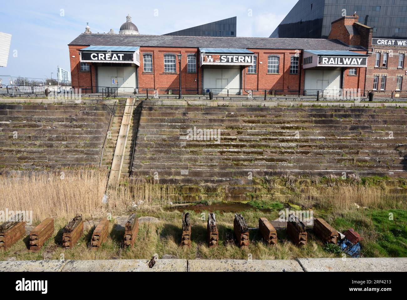Liverpool dock railway hi-res stock photography and images - Alamy