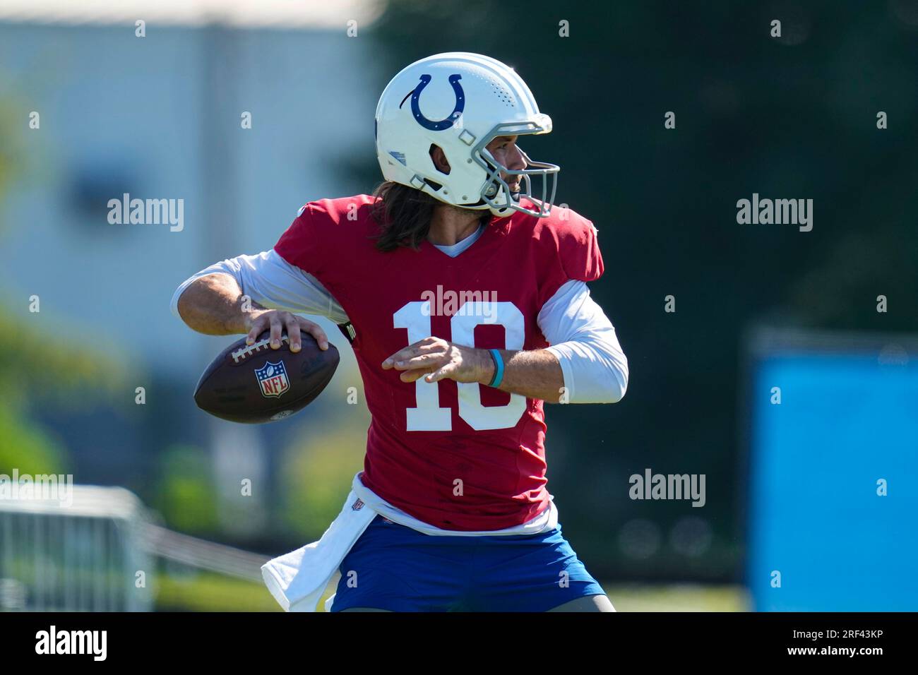 Indianapolis Colts quarterback Gardner Minshew II throws during practice at the NFL team's ...
