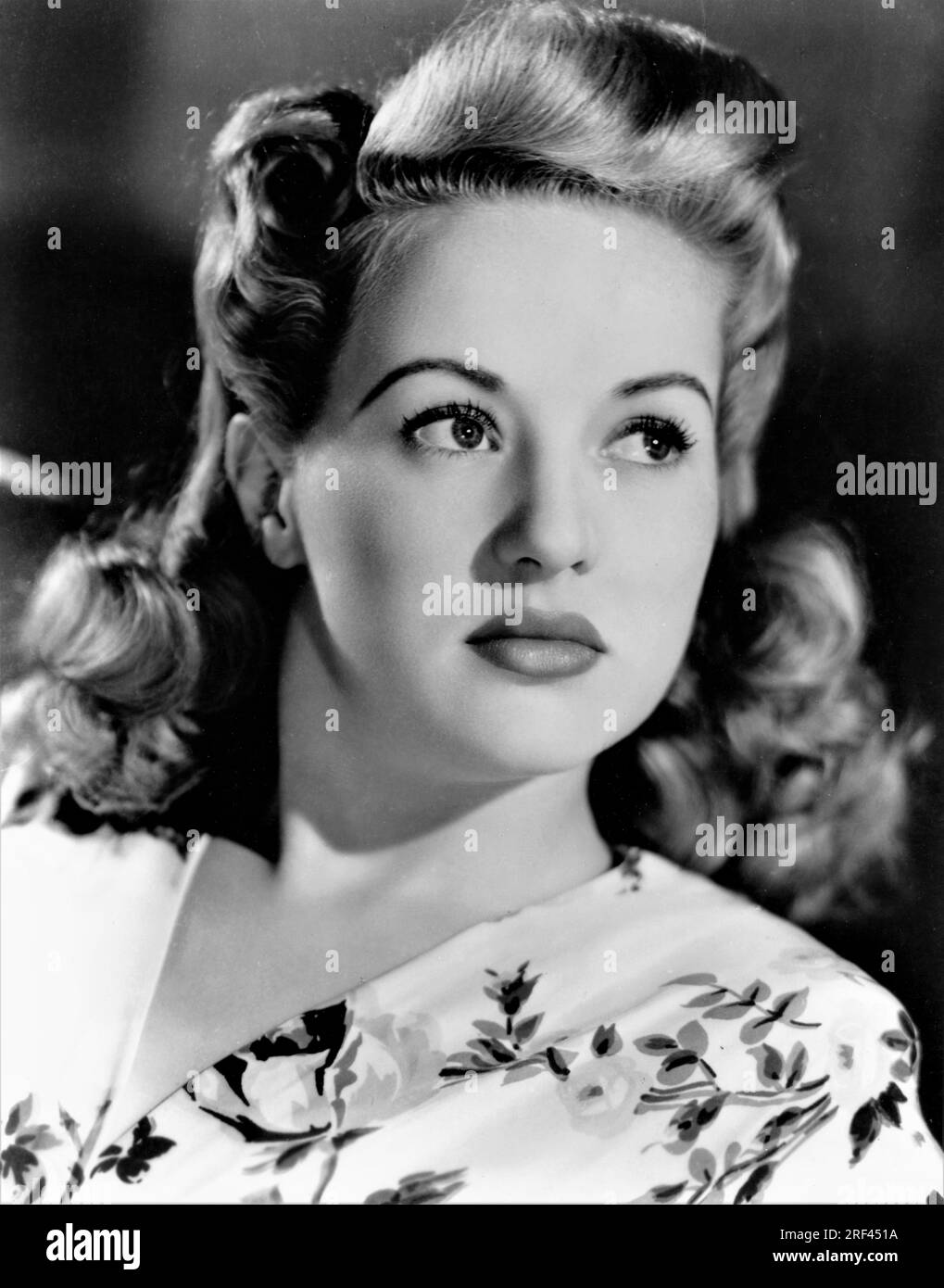 BETTY GRABLE 1940 Portrait publicity for TIN PAN ALLEY director WALTER ...