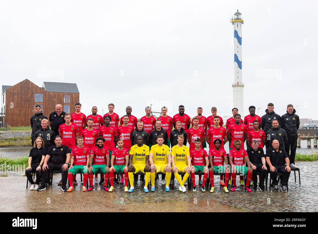 up (L-R), Oostende's Jarne Kesteloot, Oostende's Johan Hoste, Oostende ...