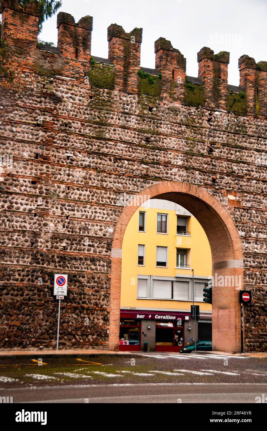 Veronas ancient city walls hi-res stock photography and images - Alamy