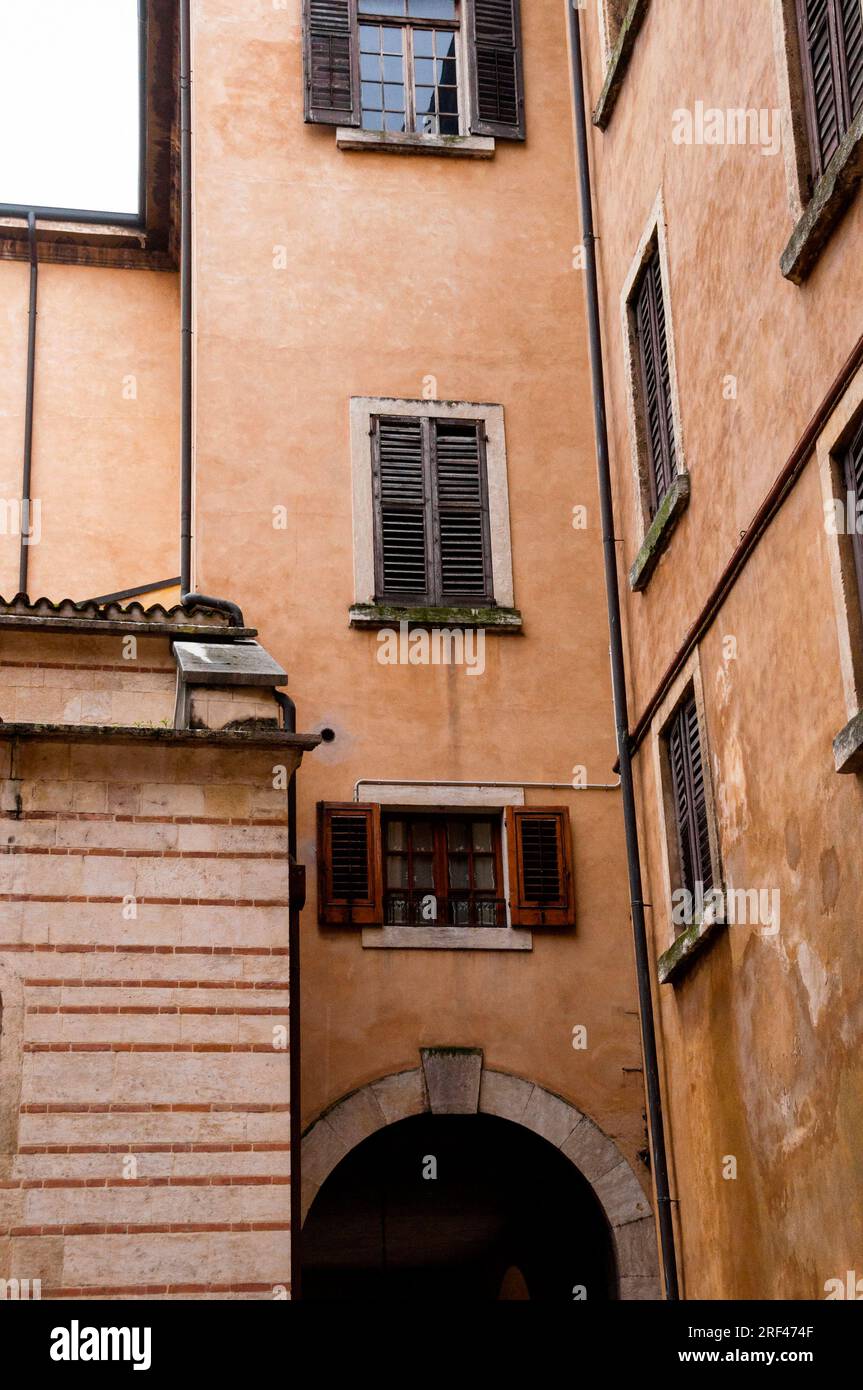 Polychrome brick hi-res stock photography and images - Alamy