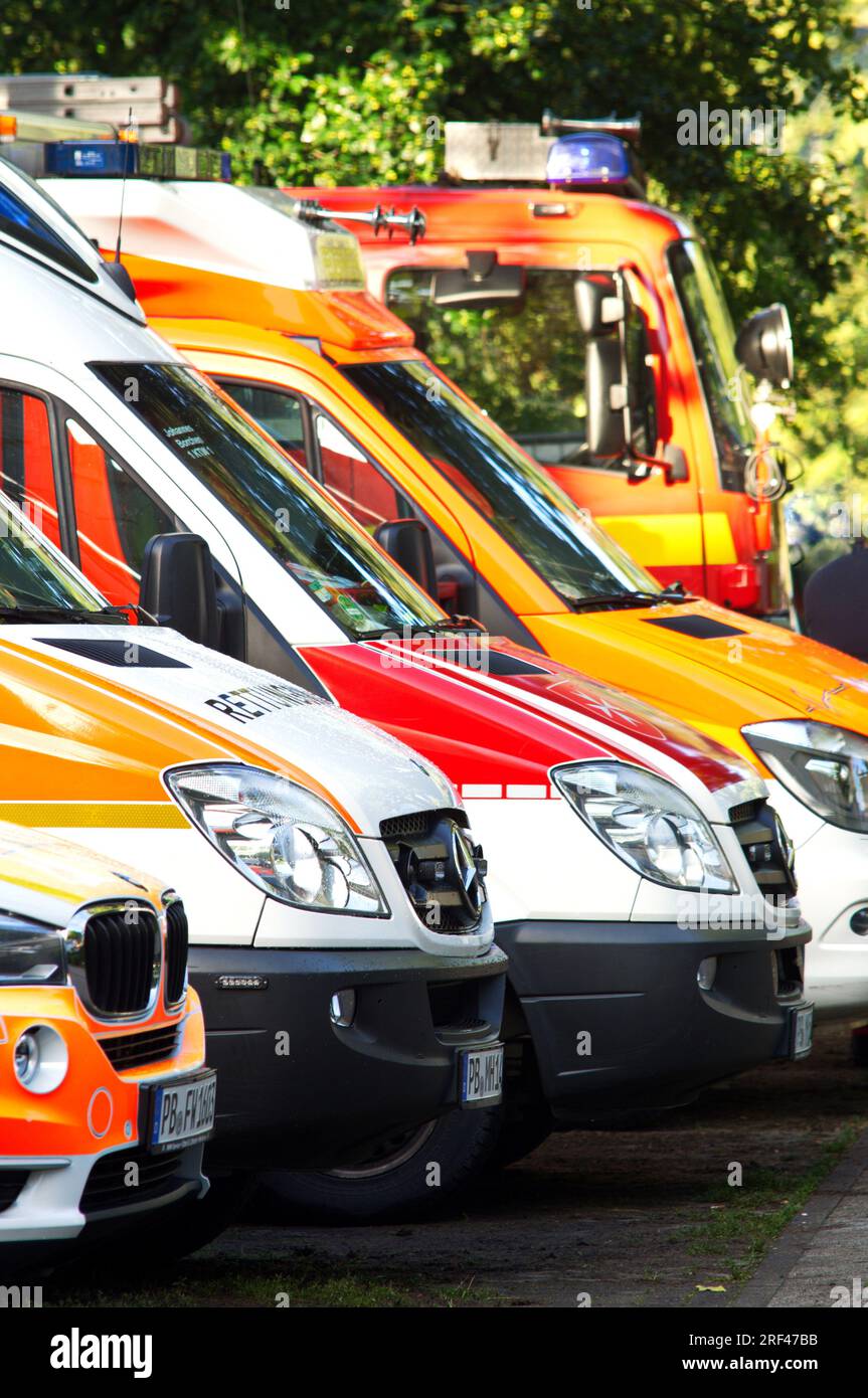 Emergency Service Wait Stock Photo - Alamy