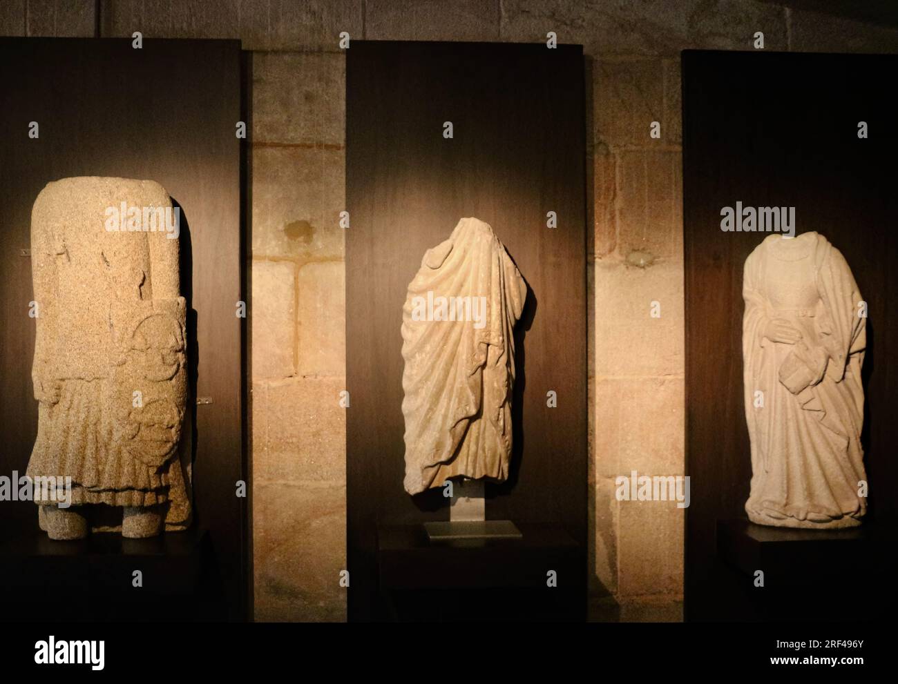 Headless roman statues hi-res stock photography and images - Alamy