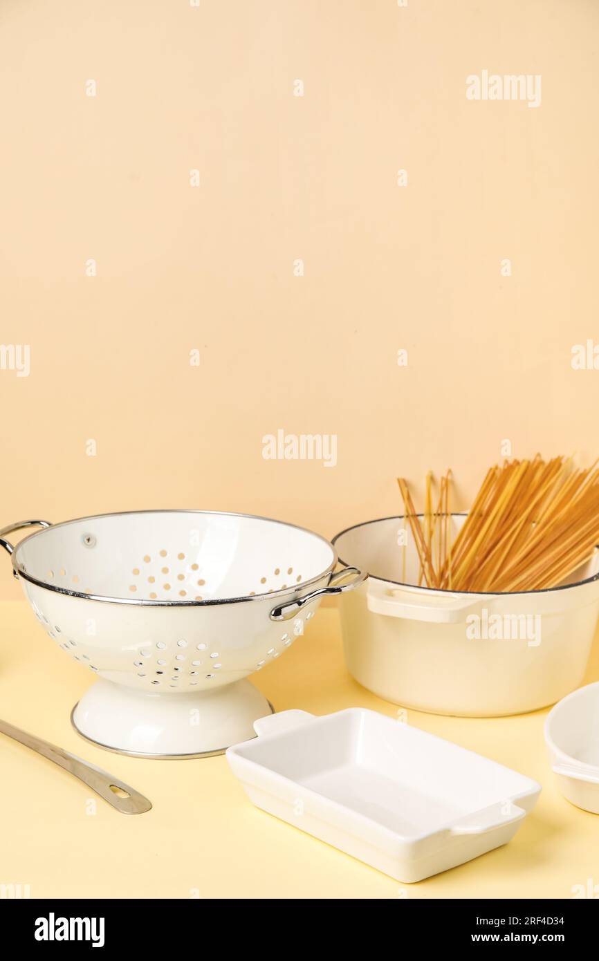 Colander beige kitchen equipment hi-res stock photography and images ...