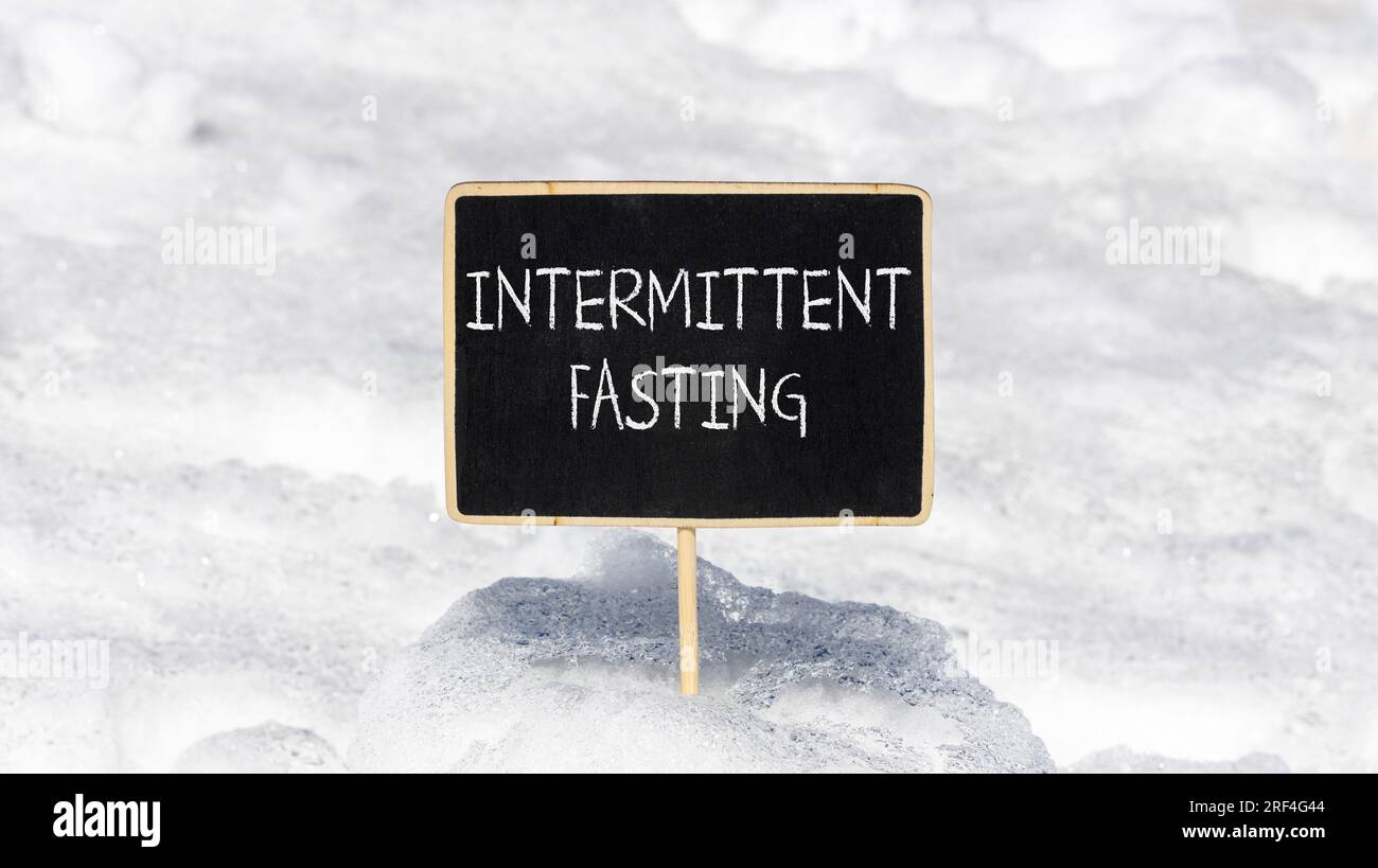 Intermittent fasting symbol. Concept words Intermittent fasting on ...