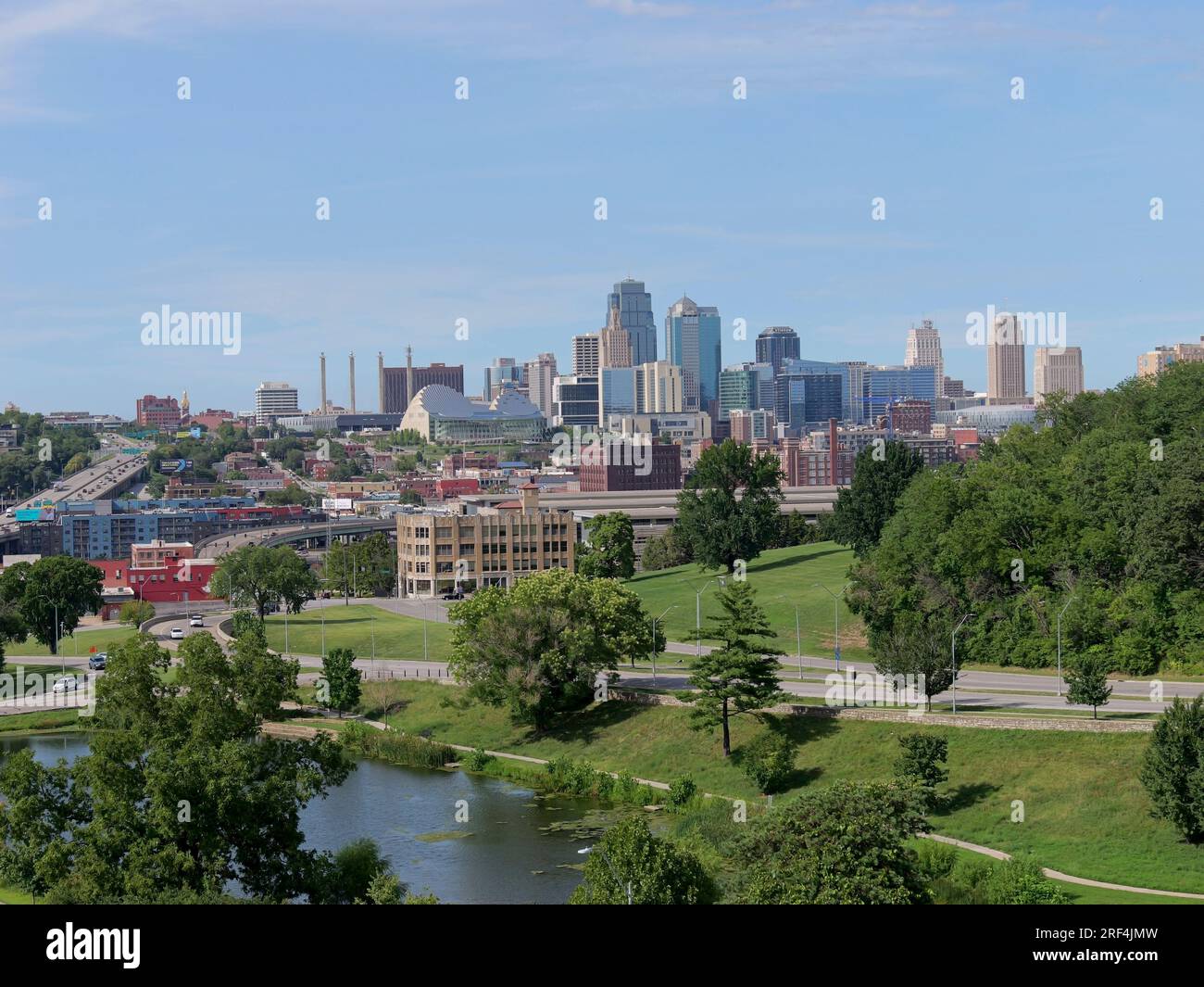 Kansas city skyline statue hi-res stock photography and images - Alamy