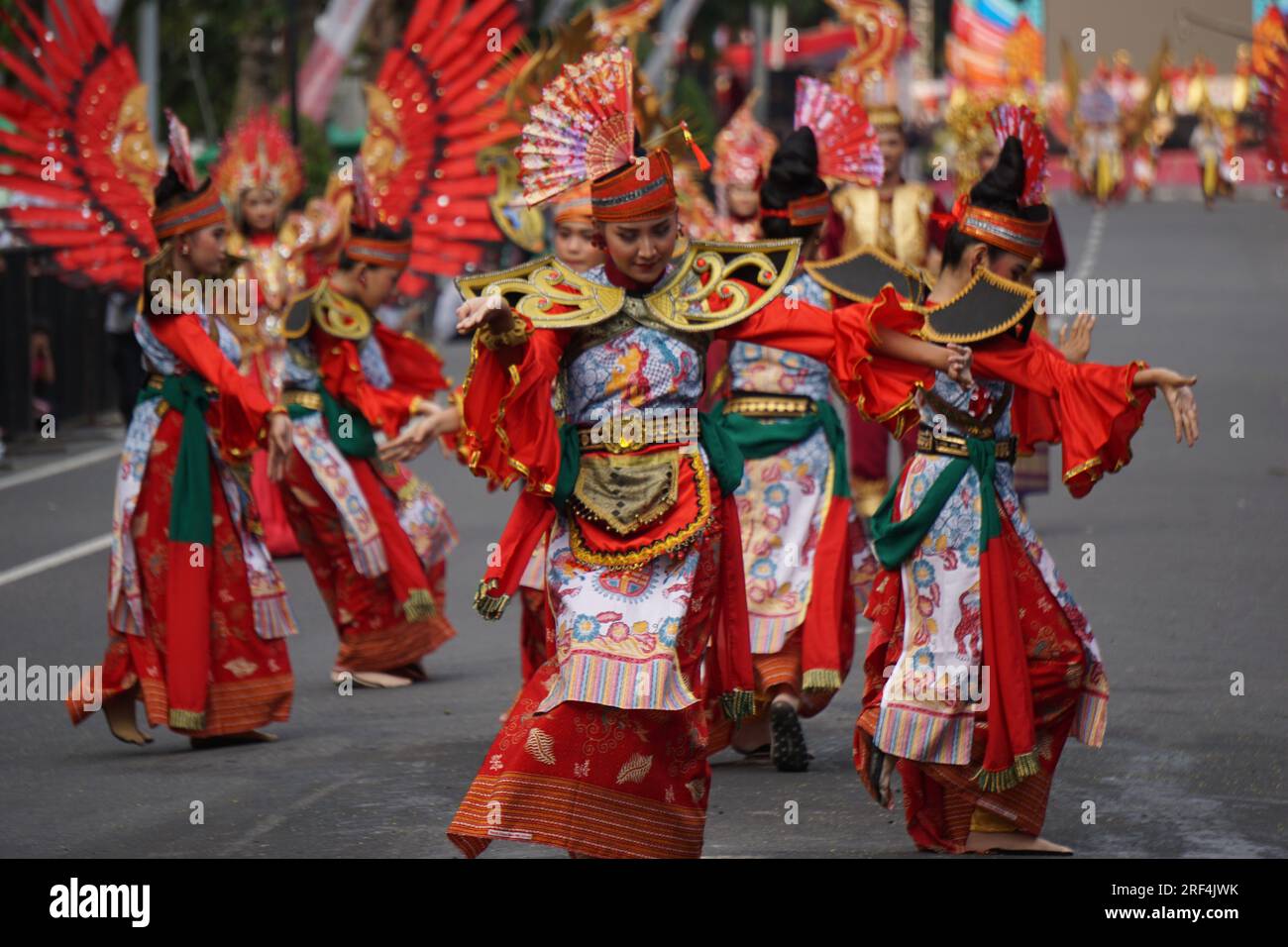 Chiat Ngiat Pan dance from Bangka Belitung. This dance movement has a ...