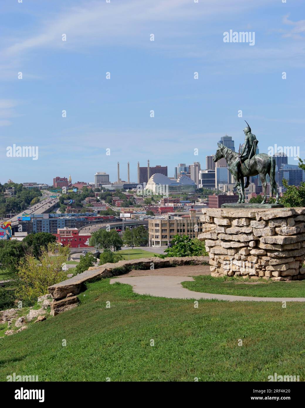 Scout statue hi-res stock photography and images - Alamy