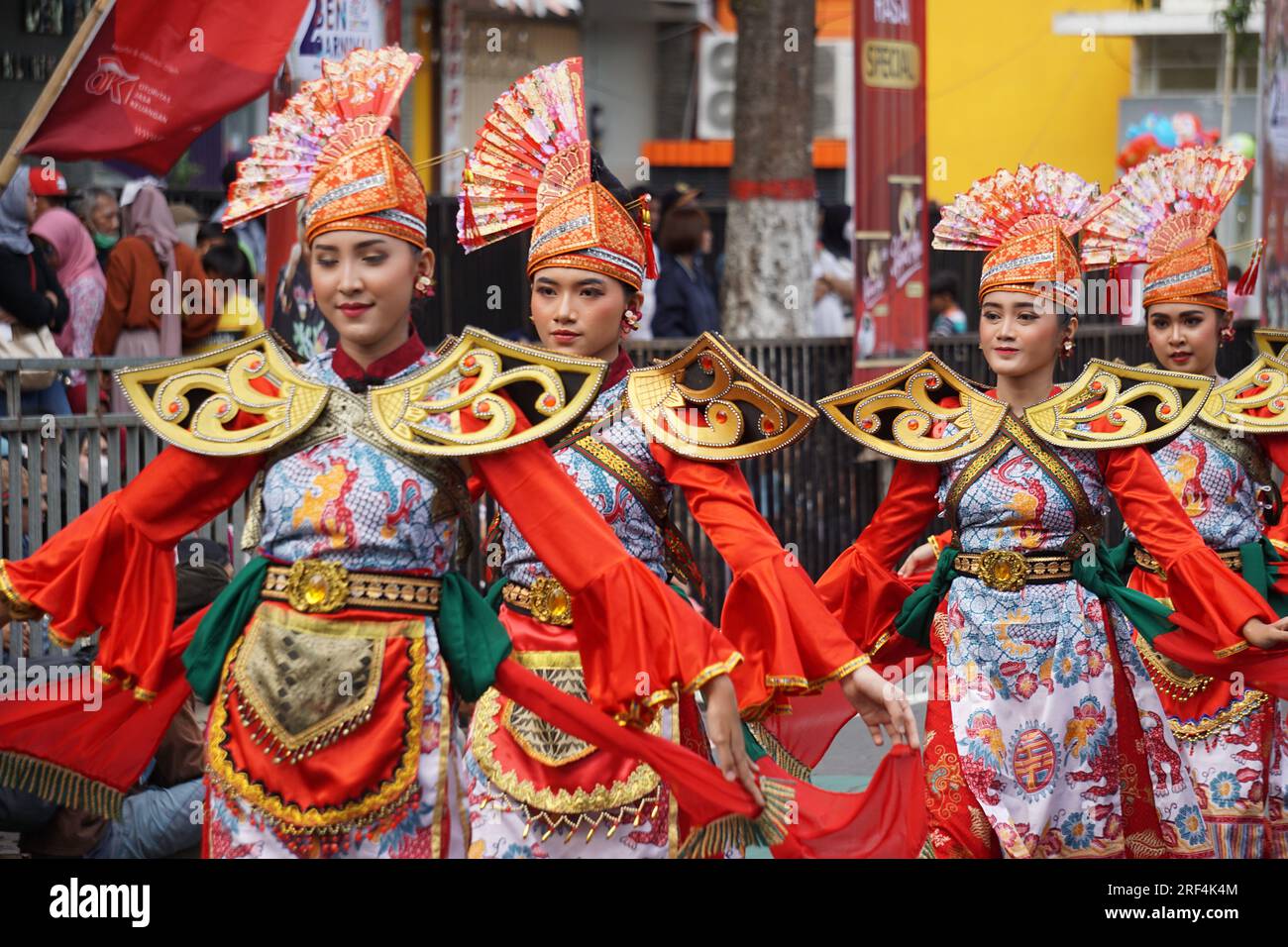 Chiat Ngiat Pan dance from Bangka Belitung. This dance movement has a ...