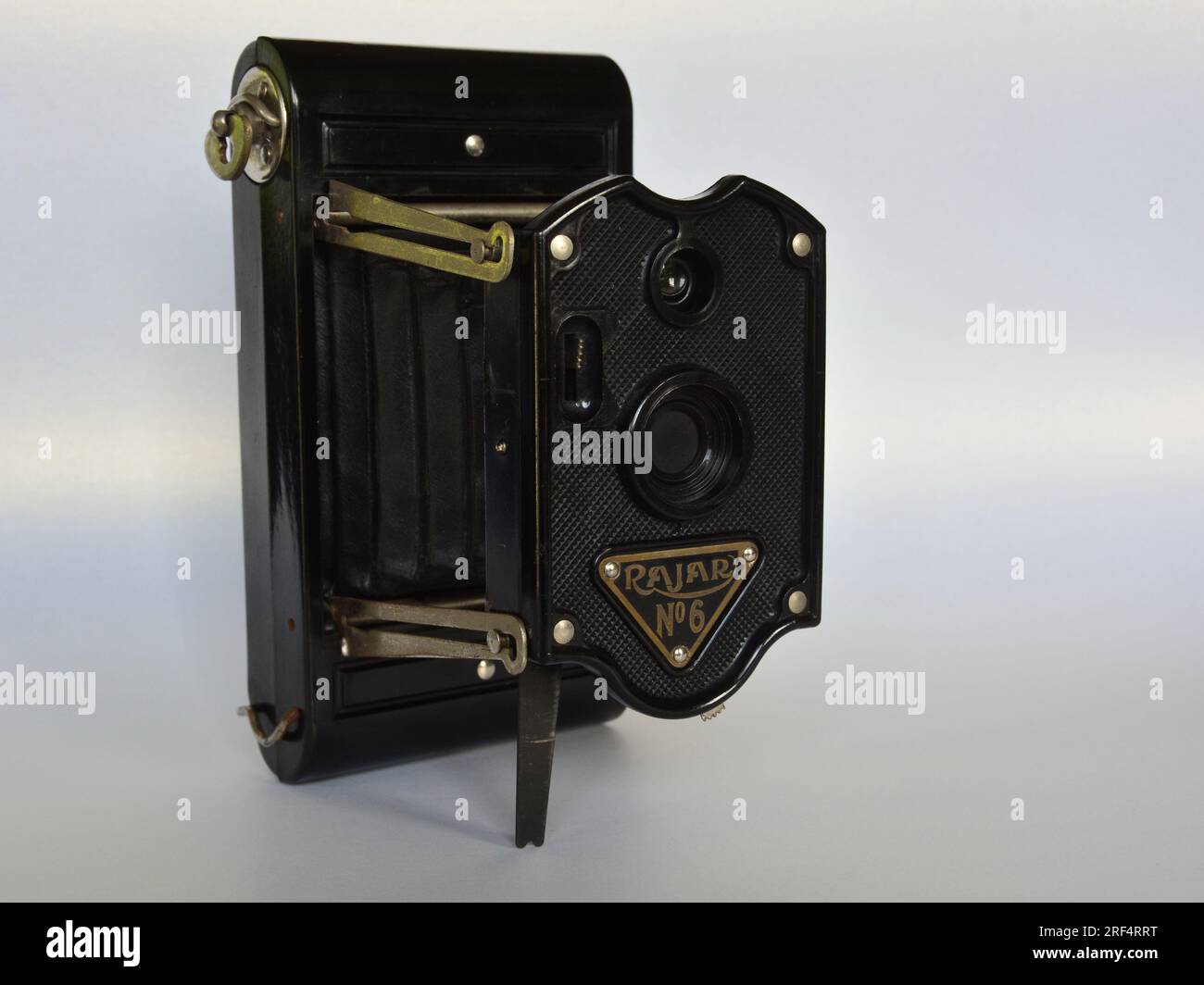 Yesterday's camera - Folding camera Rajar No. 6 Stock Photo - Alamy