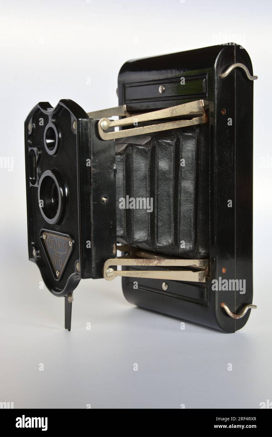 Yesterday's camera - Folding camera Rajar No. 6 Stock Photo - Alamy