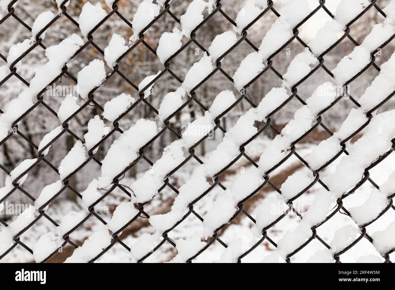 Snow covered mesh netting hi-res stock photography and images - Alamy