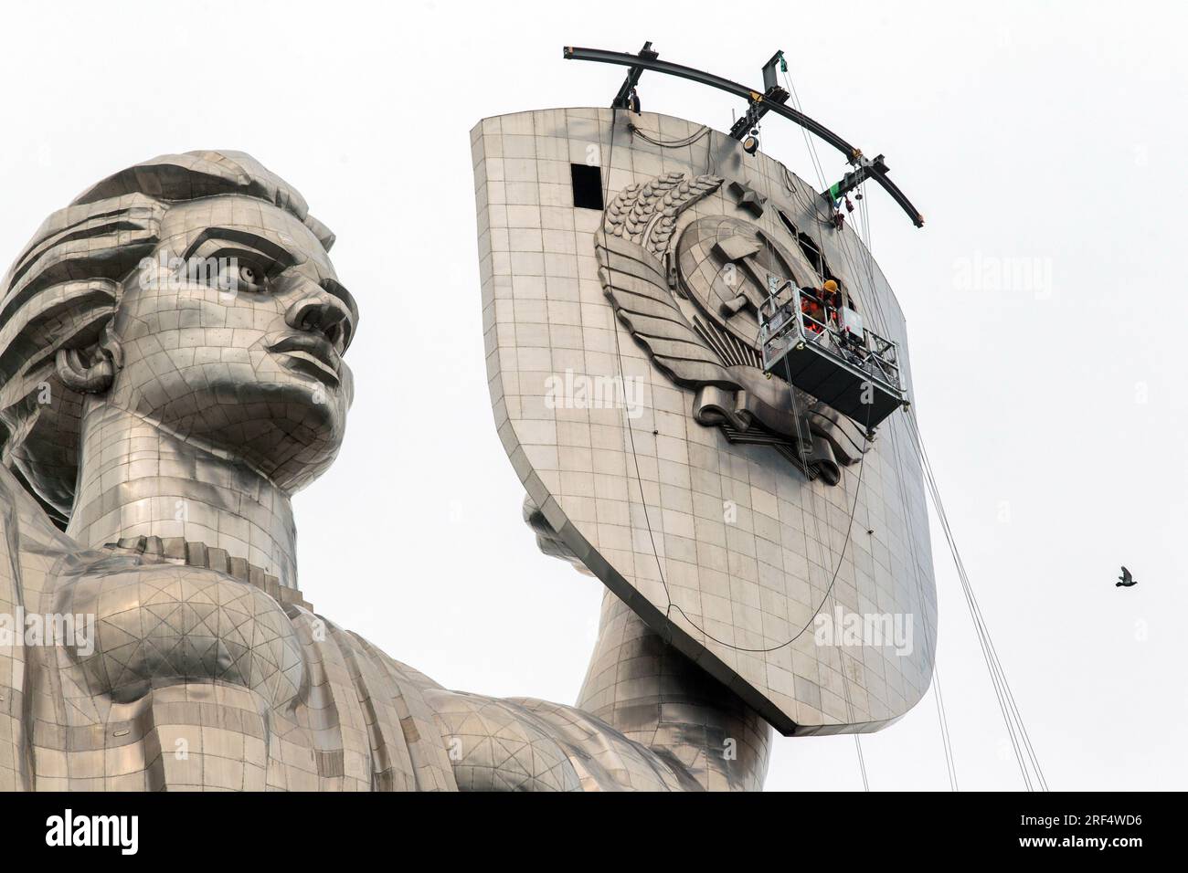 Non Exclusive: KYIV, UKRAINE - JULY 31, 2023 - Workers take down the ...