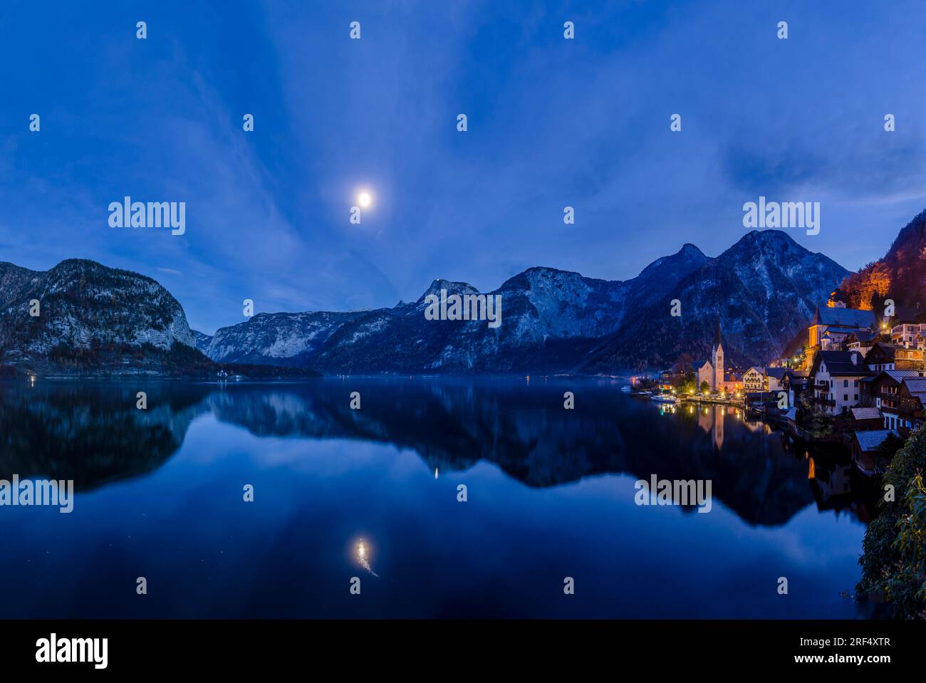 Hallstatt: Center on Lake Hallstatt, in front of the Dachstein ...
