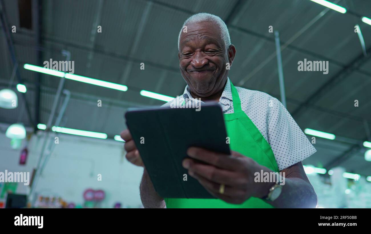 Elderly african american confusion hi-res stock photography and images ...
