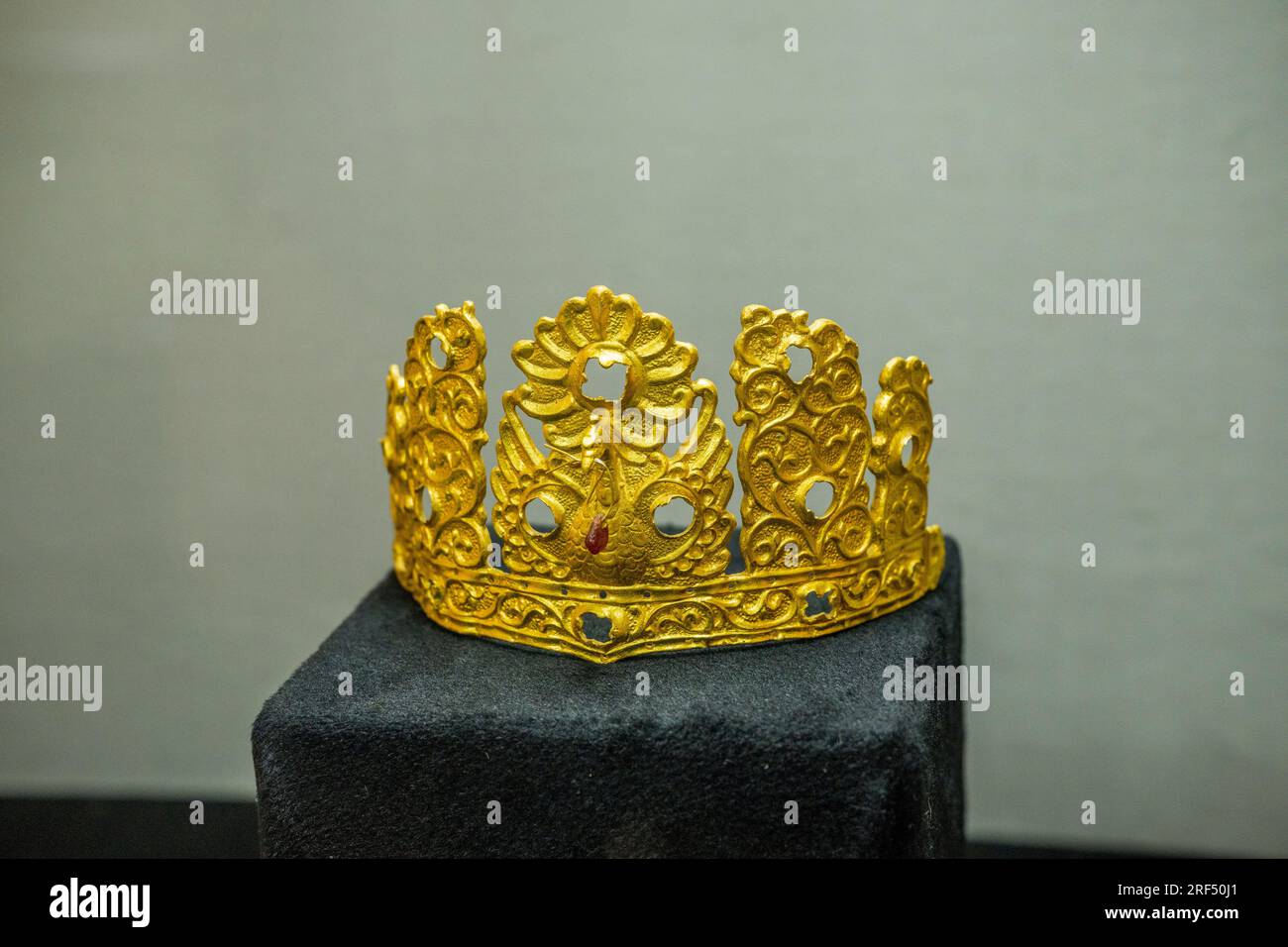 A golden diadem (crown) of Bilge Khaan from the Turk period (7th- or ...