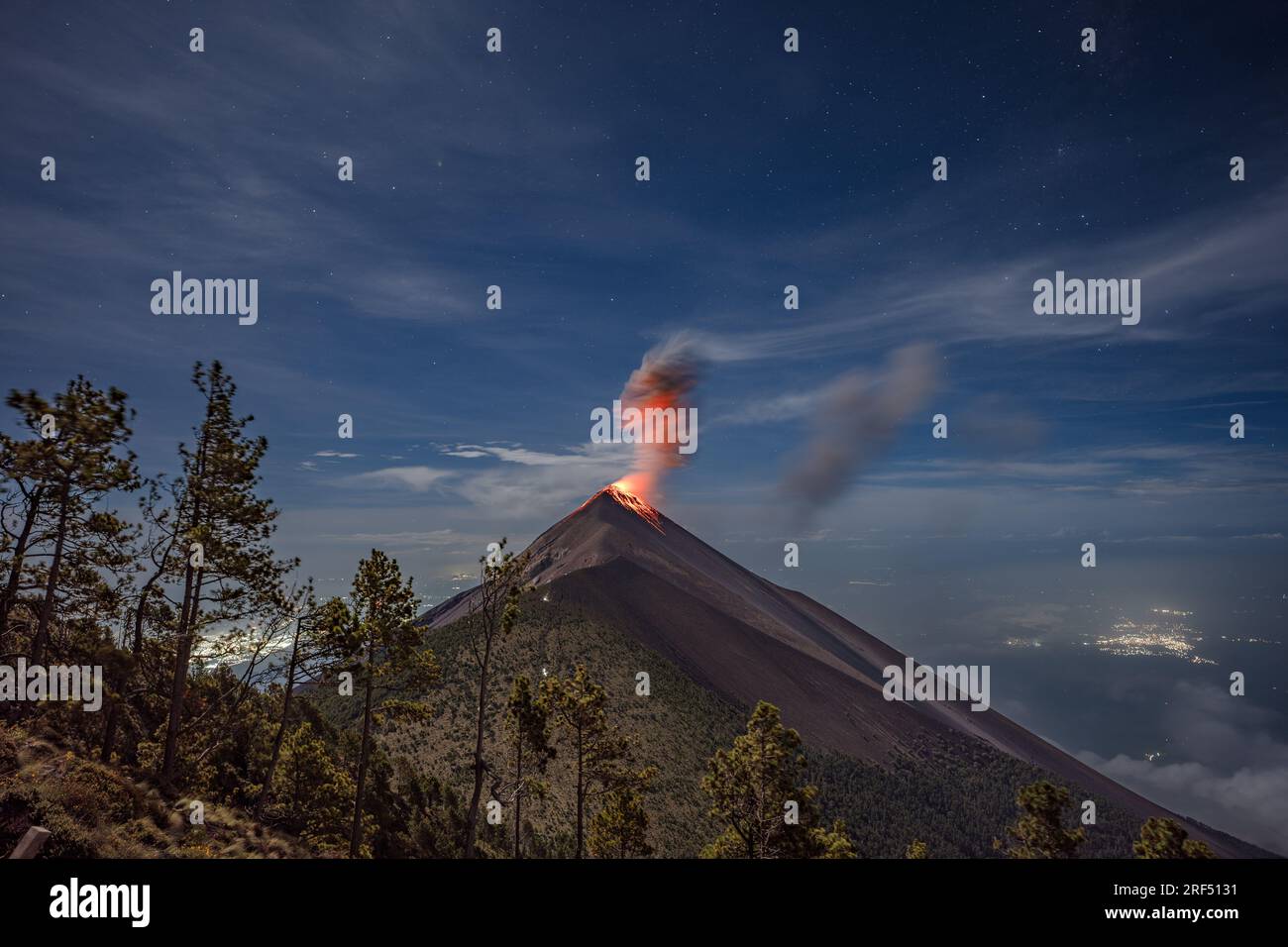 Acatenango eruption in Guatemala Stock Photo - Alamy