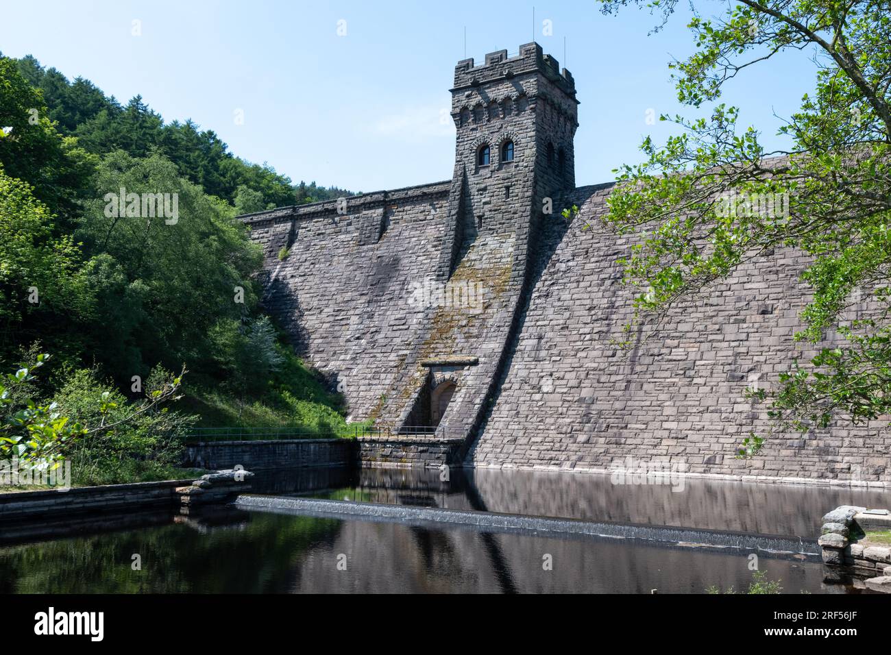 Photo of the Derwent dam at Derwent reservoir in the Peak District ...