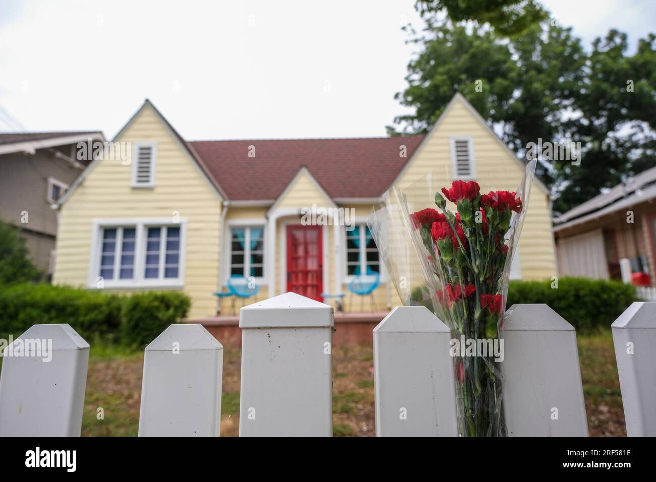 Los Angeles, California, USA. 31st July, 2023. Flowers are placed in ...