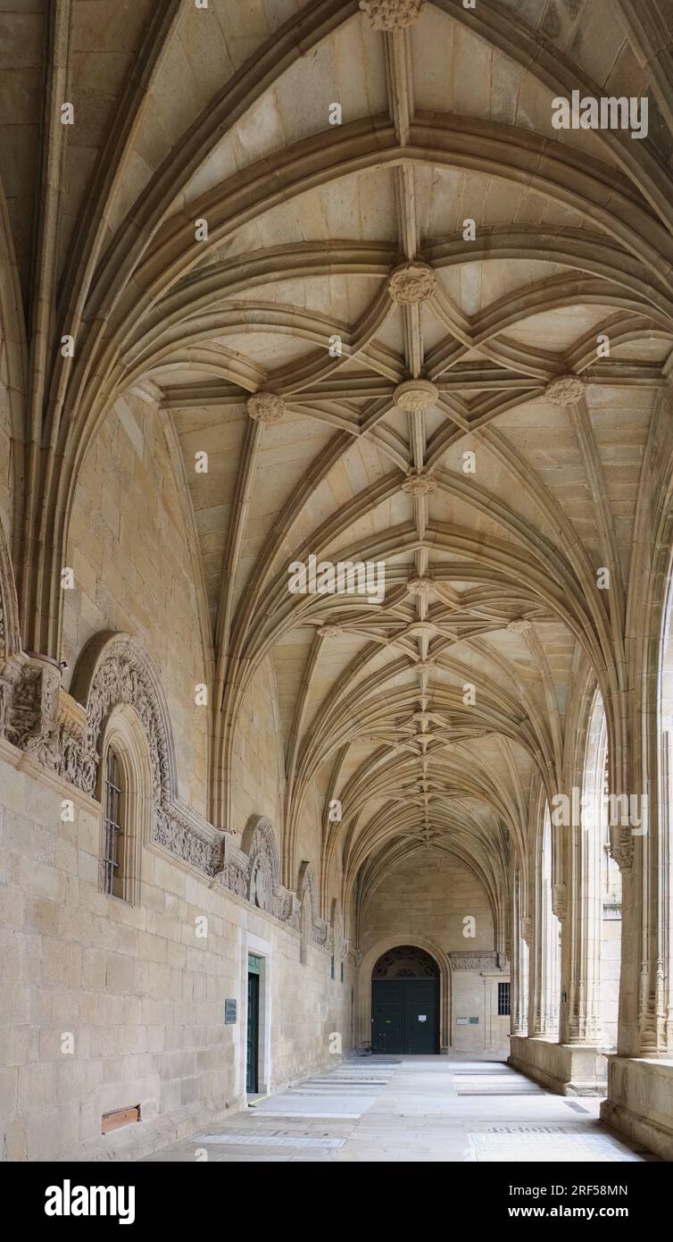 Covered cloisters hi-res stock photography and images - Alamy