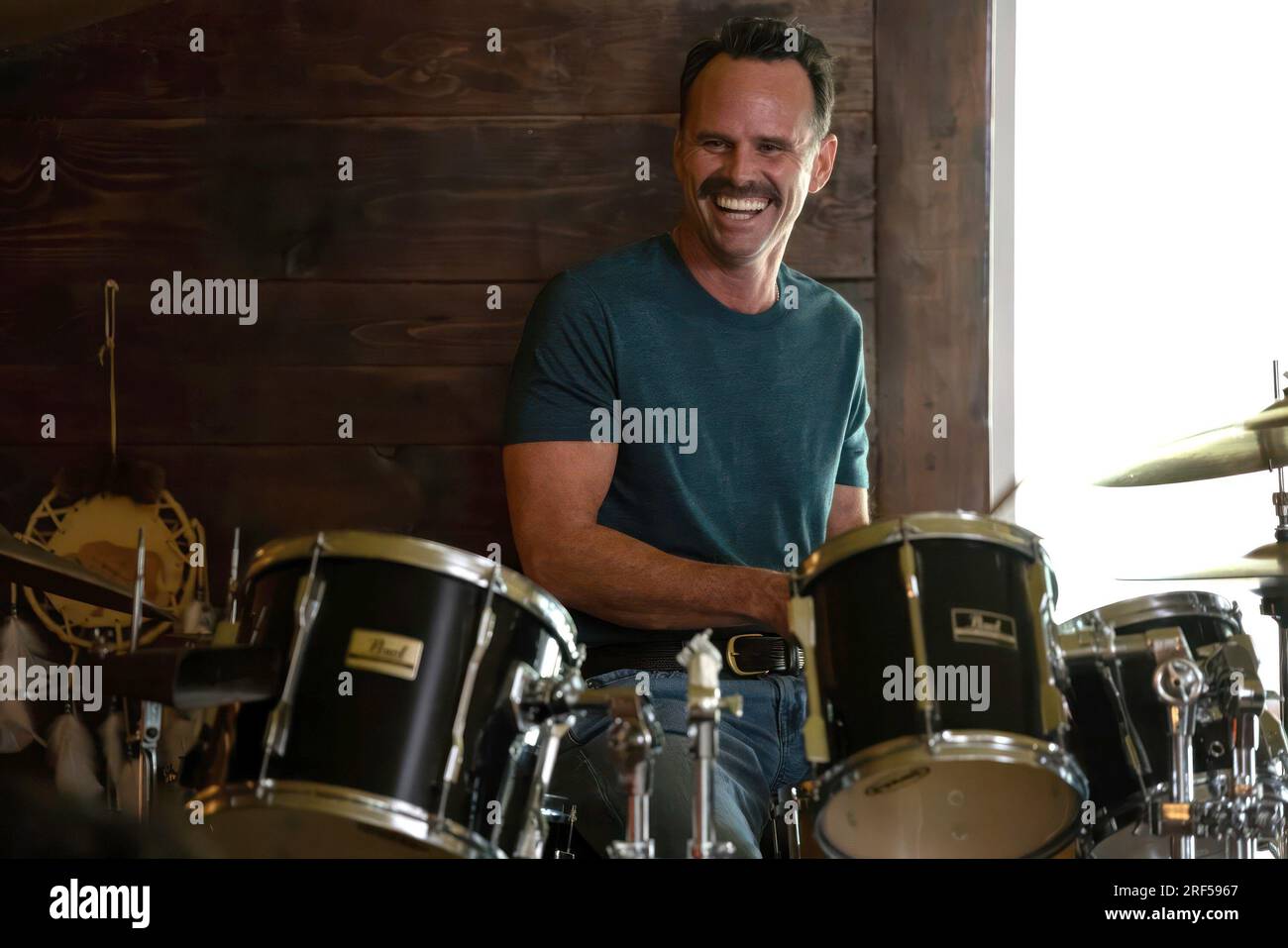 DREAMIN' WILD, Walton Goggins, 2022. ph: Felicity Donarski / © Roadside ...