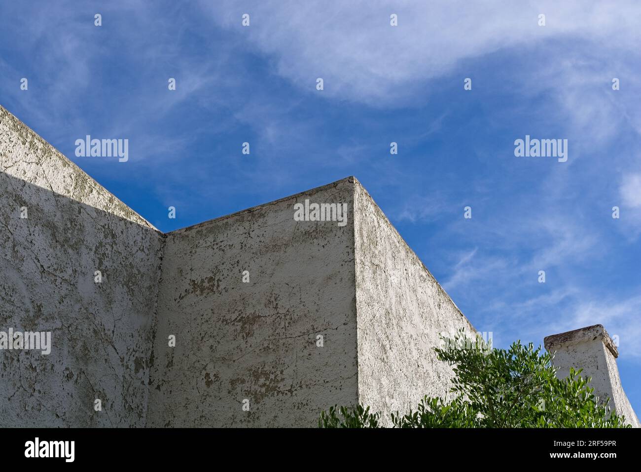 Weathered concrete building hi-res stock photography and images - Alamy