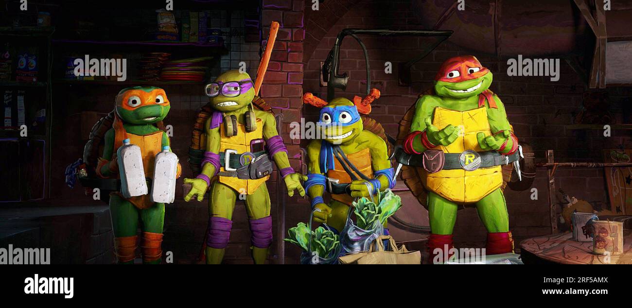 TEENAGE MUTANT NINJA TURTLES: MUTANT MAYHEM, from left: Michelangelo ...